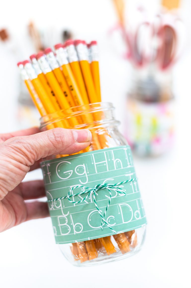 Easy Back To School Mason Jar Pencil Holders - Mason Jar Crafts Love
