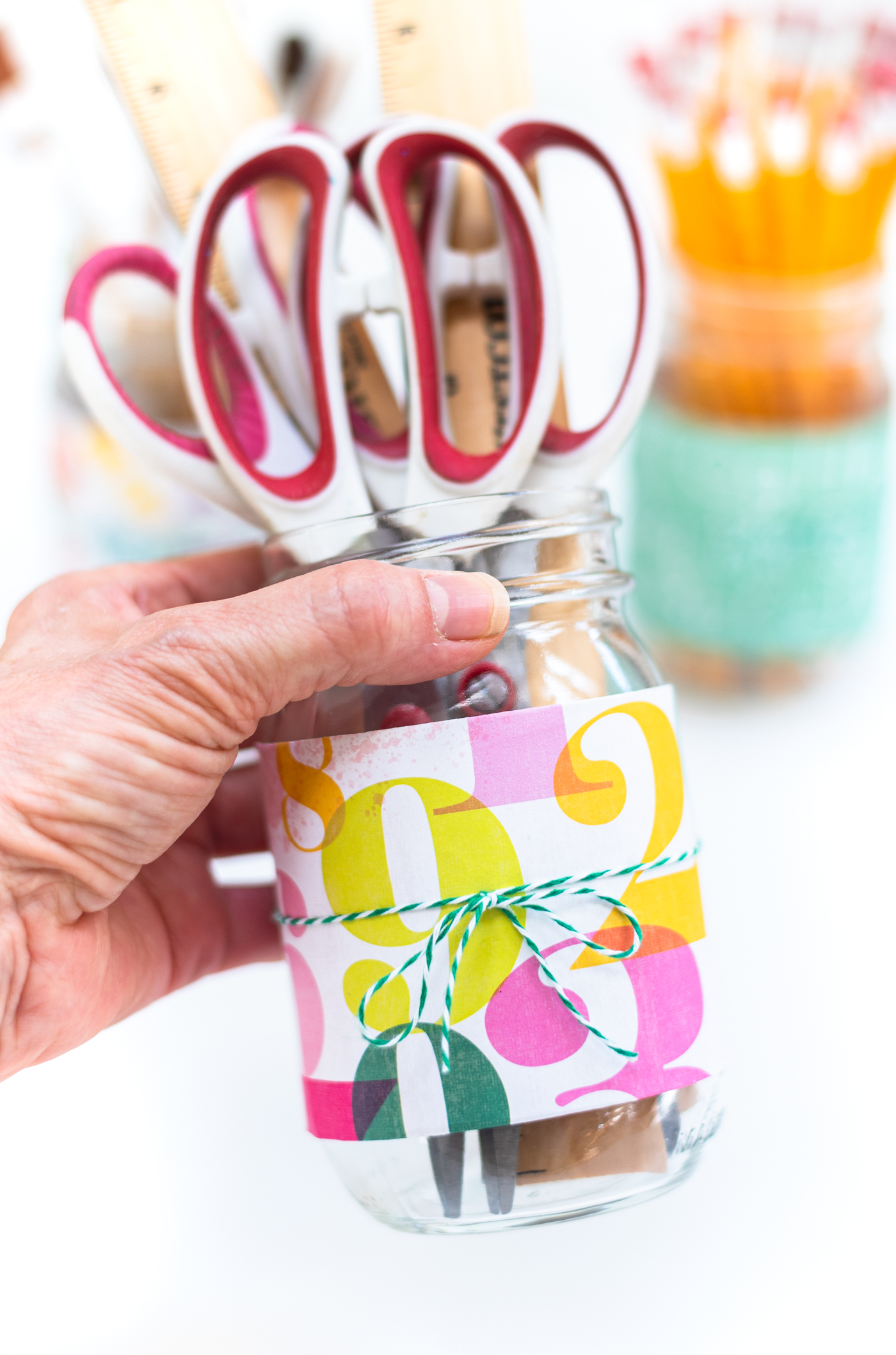 Easy Back To School Mason Jar Pencil Holders - Mason Jar Crafts Love